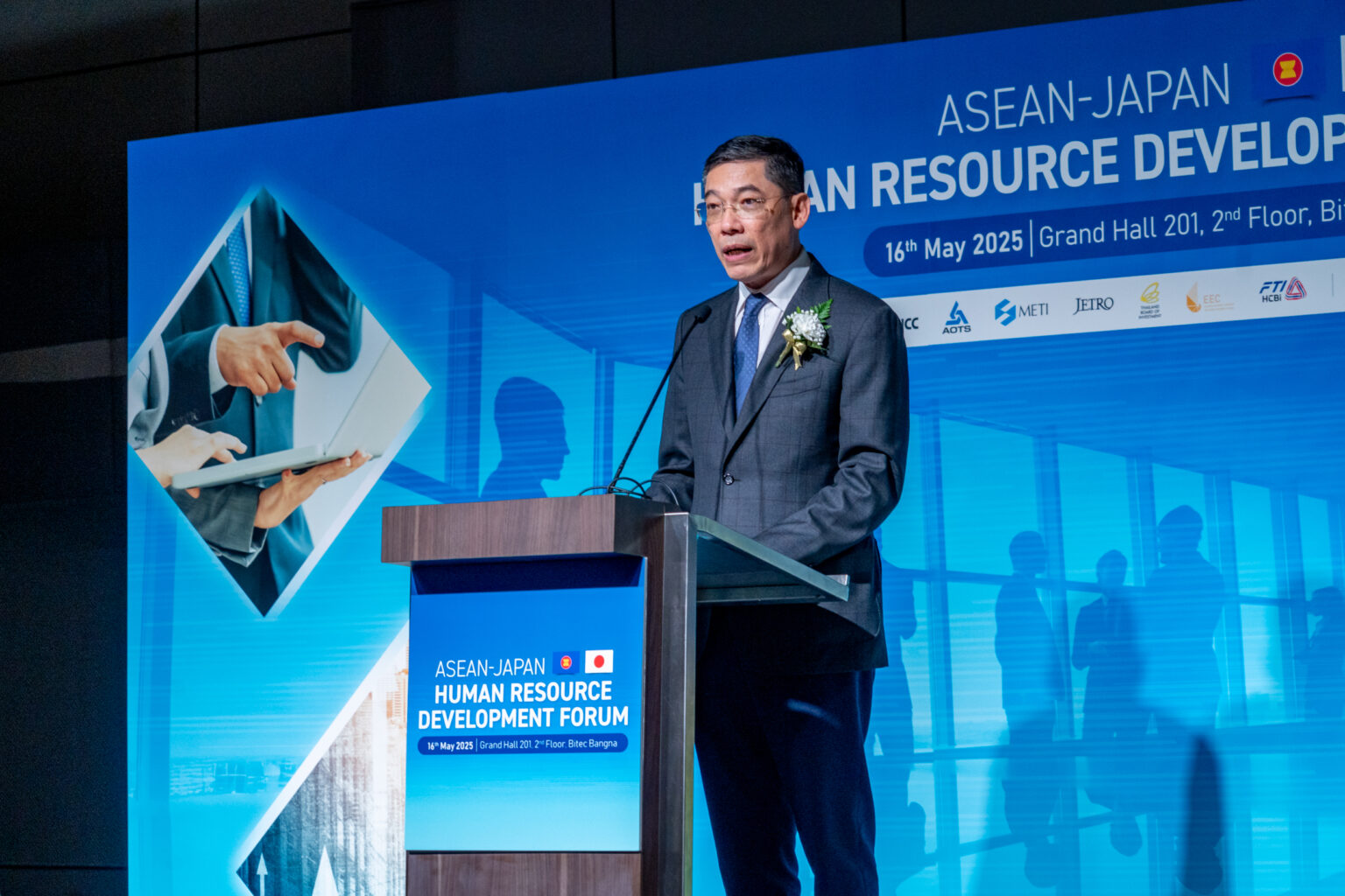 変革の鍵は人材育成にあり「日ASEAN人材育成フォーラム」開催 - THAIBIZ